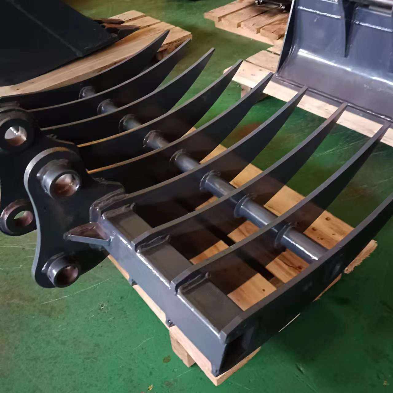 Excavator Attachments: 32" Excavator Brush Rake for Mini Excavator ...